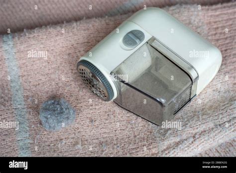 Pilled Sweater Handheld Electric Fabric Shaver Fuzz Remover Device Machine For Removing Fuzz