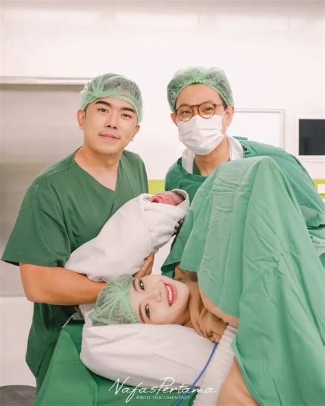 Portrait Of Cindy Yuvia Former Jkt48 Giving Birth To Her First Daughter