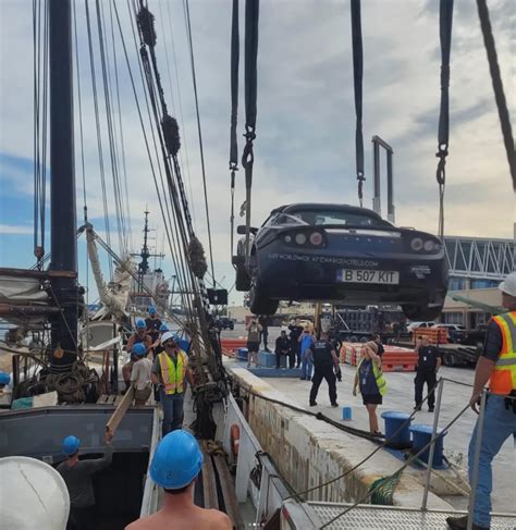 Легендарний мандрівник вирушає у чергову навколосвітню подорож на електромобілі Tesla Roadster