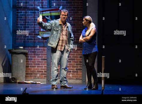 Arnaud Cassand Clara Morgane Filage De La Piece Ladies Night The Full Monty En Integrale