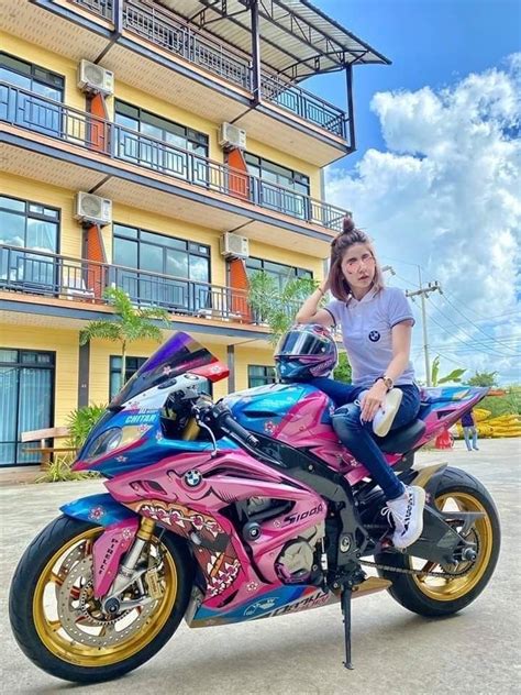Custom Motorcycle Helmets Girls On Bike Bikes Girls Kawasaki