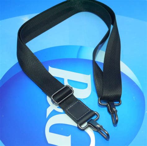 Наплечный текстильный ремень 38мм/1.8 с мощным стальным карабином ...