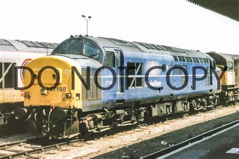 Uk Diesel Train Railway Photograph Of Class 37 Loco 37198 Rm37 670 £1