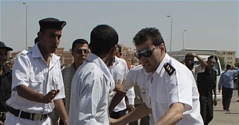 경찰 연행되는 친 무바라크 시위대