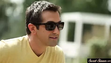 Консервативная тинка Фрейя Kennedy получает урок секса от возбужденного сводного дяди после