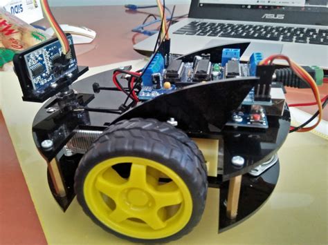 Autonomous Robot Avoider Hacking Arduino Project