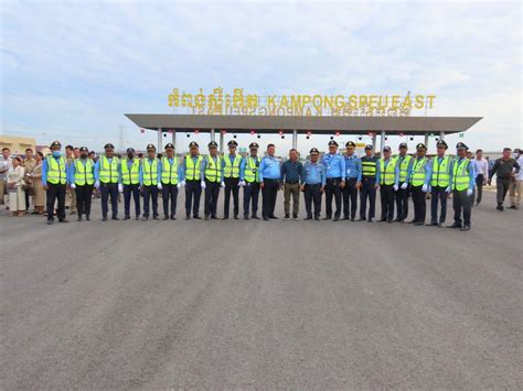 អភិបាលខេត្តកំពង់ស្ពឺ អញ្ជើញជួបសំណេះសំណាល និងពិនិត្យការដាក់ដំណើរការសាកល្បងផ្លូវល្បឿនលឿនភ្នំពេញ