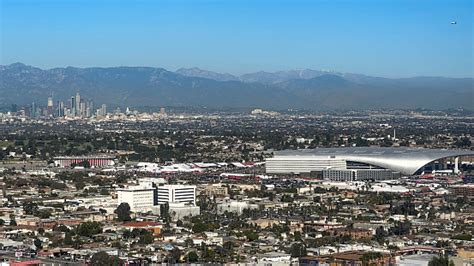 Lax에 도착하면 비행기에서 로스 앤젤레스 스카이 라인의 보기 0명에 대한 스톡 사진 및 기타 이미지 0명 겨울 공항 Istock