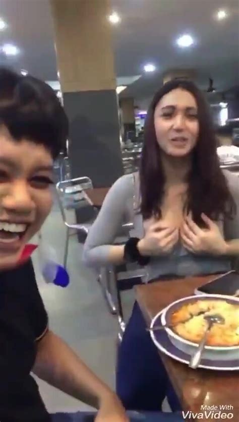 Flashing Boobs In Public Flashing Boobs In Public