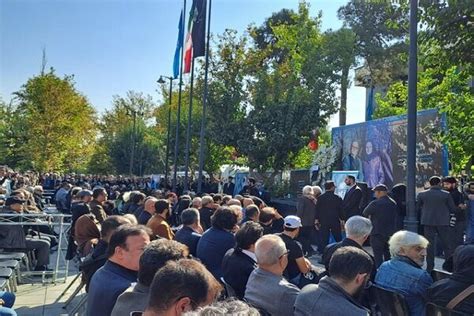 مراسم تشییع و خاکسپاری پیکر داریوش مهرجویی و همسرش عکس و فیلم