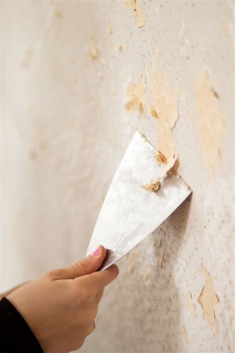 Как снять обои со стен