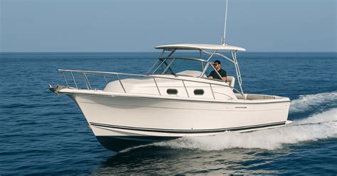 Motorboat Guide Types Uses And What Makes Them Special