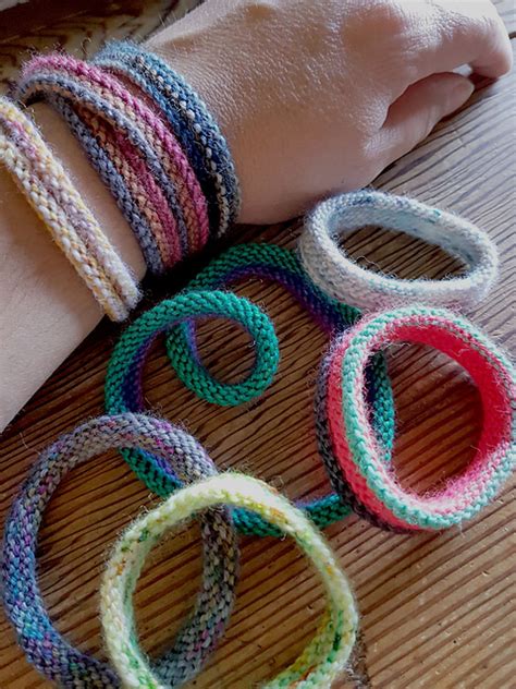 20 Free Knit Bracelet Patterns Diy Knitting Bracelets Yarnique