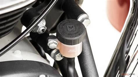 Royal Enfield Super Meteor 650 Engine From Right Image Bikewale