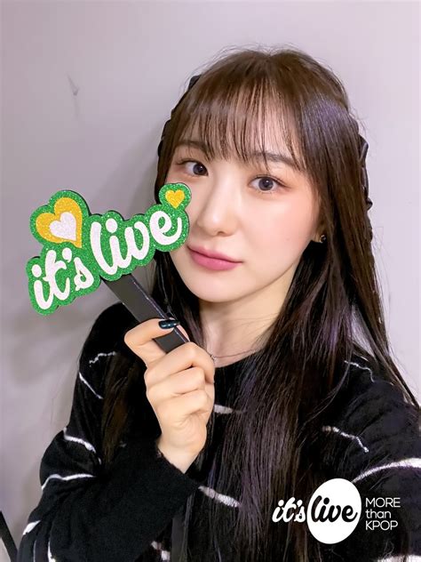 이채연 의 잇츠라이브 가 잠시 후 5시에 시작됩니다 유튜브 it s Live 채널에서 최초공개로 만나보세요 HUSH