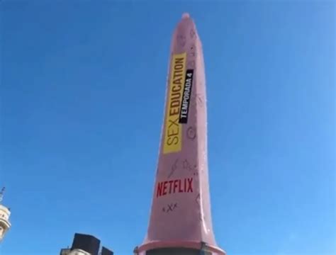 En Video Le Pusieron Un Condón Gigante Al Obelisco De Buenos Aires