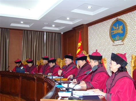 Ерөнхийлөгч Цэцийн гишүүдтэй ганцаарчилсан уулзалт хийж эхэллээ