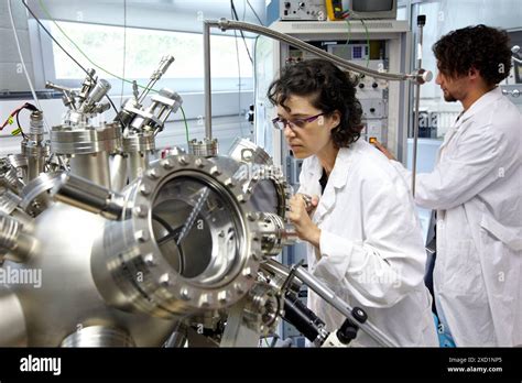 Scanning Tunneling Microscope Stm In Ultra High Vacuum Uhv Nanophysics Laboratory