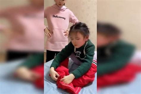 妹妹这下让姐姐今天长见识了，原来裤子还可以这样穿 天长 见识 裤子