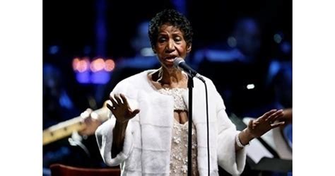 Почитат паметта на Арета Франклин на Американските музикални награди
