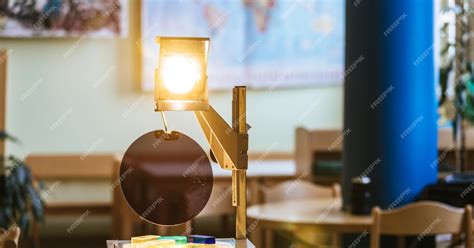 Premium Photo Schooling Concept Retro Overhead Projector In Classroom Educational System
