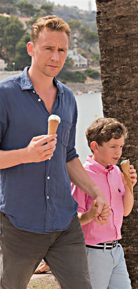 Tom Hiddleston As Jonathan Pine And Noah Jupe As Daniel Roper In The