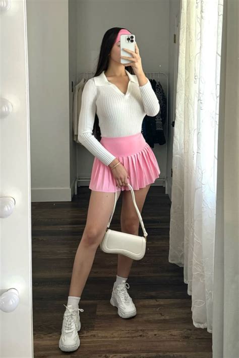 24 Trendy Tennis Skirt Outfits To Score Some Major Points