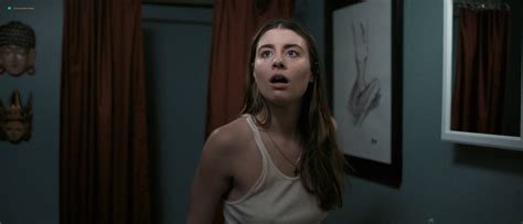 Dominik García Lorido Nue dans Desolation