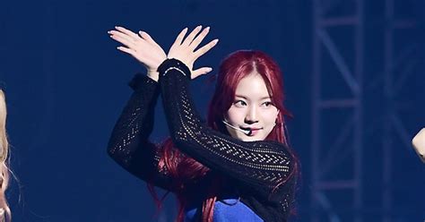 Td포토 스테이씨 아이사 빨간 머리 소녀