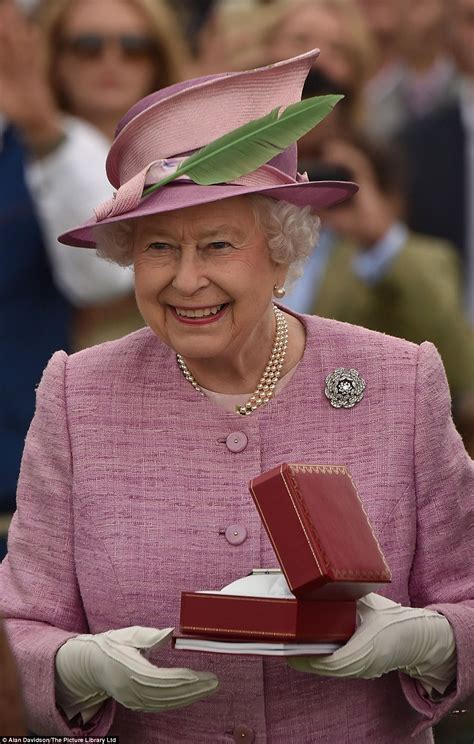 Королева Елизавета и герцог Эдинбургский посетили матч поло Ru