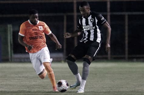 Em Jogo Polêmico Botafogo Fica Só No Empate Com Nova Iguaçu Vavel Brasil