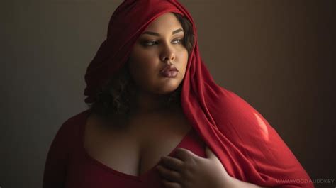 Premium Ai Image Plus Size Sensual Looking Model In Trend
