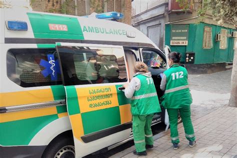 რუსთავში მე 4 სართულიდან გადმოვარდნილი 16 წლის გოგო საავადმყოფოში გარდაიცვალა