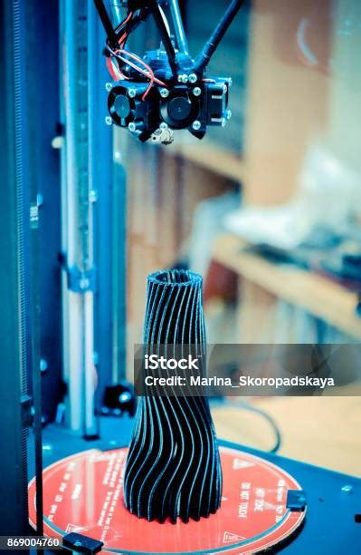 3d 프린터에 인쇄 하는 모델 개체는 3 차원 프린터 내부 3차원 인쇄에 대한 스톡 사진 및 기타 이미지 3차원 인쇄 0명 3차원 형태 Istock