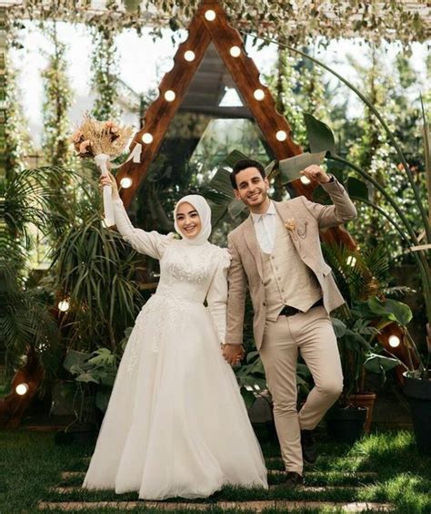 Essential Wedding Photo Poses For Couples To Try Wedding Photos Poses