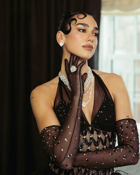 Dua Lipa Met Gala Photo Moment • Celebmafia