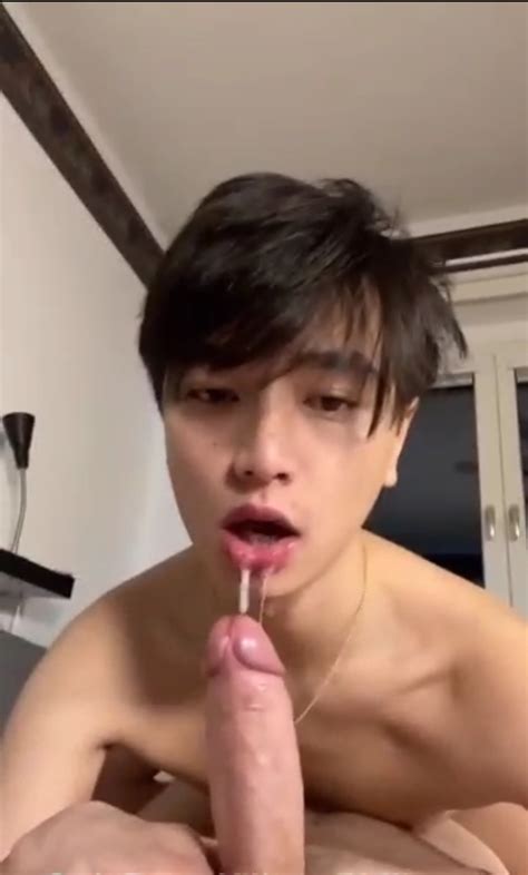 Asian sucks dick ThisVid em inglês