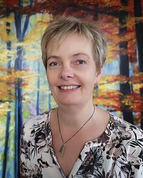 Conny Schmidt Er Månedens Kunstner I Kunstskolen Annes Atelier