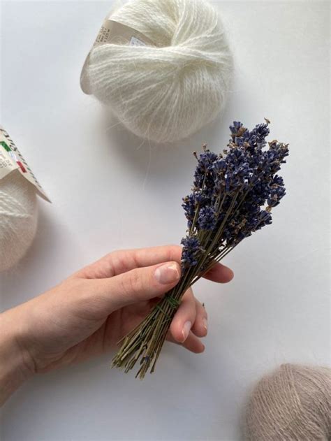 Лаванда в руках в 2024 г Пряжа Пряжа для вязания крючком Шаблоны вязаных головных повязок