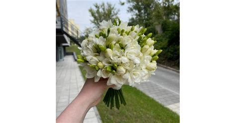 Купити Весільний букет з ароматної білої фрезії Wedding 09