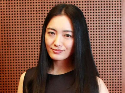 『偽装不倫』 仲間由紀恵をバックハグ！ 瀬戸利樹が「かわいい」と話題 エンタメ ニュース ｜クランクイン！