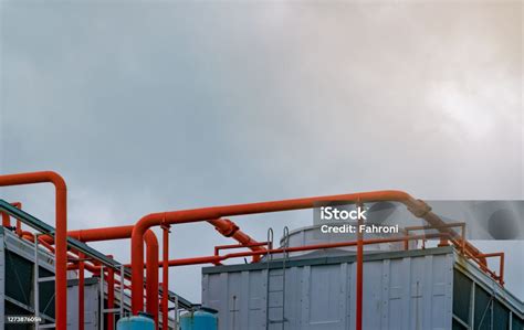 건물의 지붕 상단에 냉각 타워 산업용 공기 냉각 시스템 공기 냉각기 에어컨 의 단위 건물 옥상에 배관 시스템으로 공기 냉각기