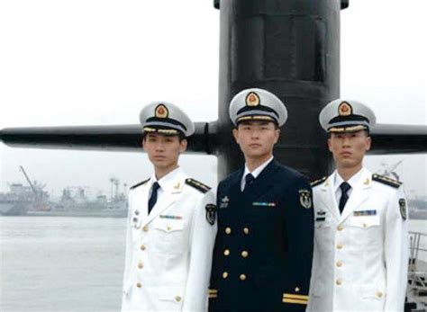 海军军装为什么有两种颜色这里告诉你原因