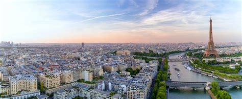 Вид С Воздуха На Париж С Эйфелевой Башней Во Время Заката — стоковые фотографии и другие