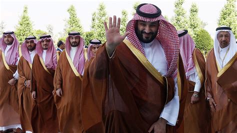 فيديو ردة فعل وتصرفات محمد بن سلمان خلال مراسم بروتوكول ملكية أكاديمي
