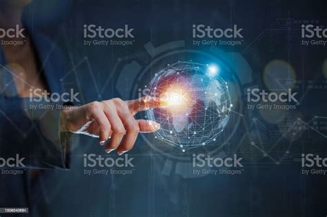 연결된 세계를 만지는 손가락 사람들과의 인터넷 커뮤니케이션 소셜 미디어 개념 가상현실에 대한 스톡 사진 및 기타 이미지 가상