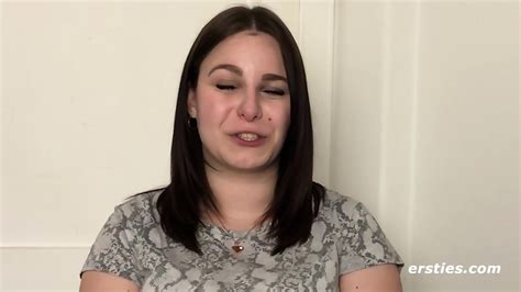 Ersties Schuhverk Uferin Emma F Intim Allein Auf Der Couch Emma