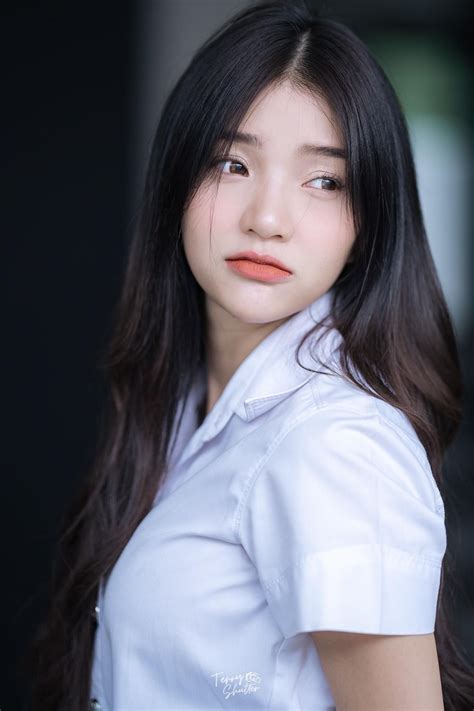 ปักพินโดย 𝓟𝓱𝓪𝓷𝓸𝓶𝓹𝓸𝓻𝓷 ใน น่ารัก นางแบบ เพศหญิง ผู้หญิง