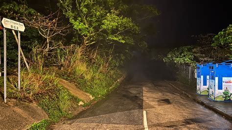 父子清晨往鶴咀行山 疑天雨路滑父失足墮崖 消防救起清醒送院 新冠疫情專頁