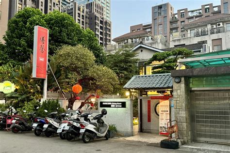 【台中市西區美食】膳馨民間創作料理：招牌炸豬腳霸氣上桌又好吃，精緻美味家常台菜連年得到米其林入選，台中聚餐推薦 6016 貓大爺